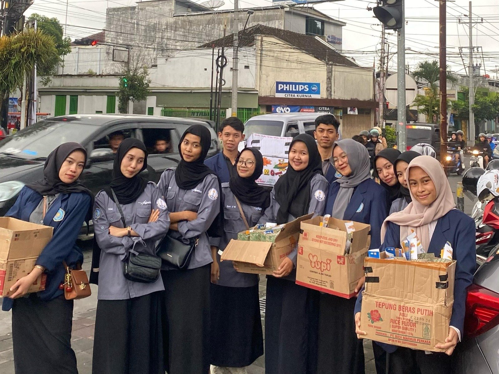Semarak Ramadhan: HIMARMIK AKMT Tebar Kebaikan Melalui Aksi Berbagi Takjil | Muhammadiyah Temanggung